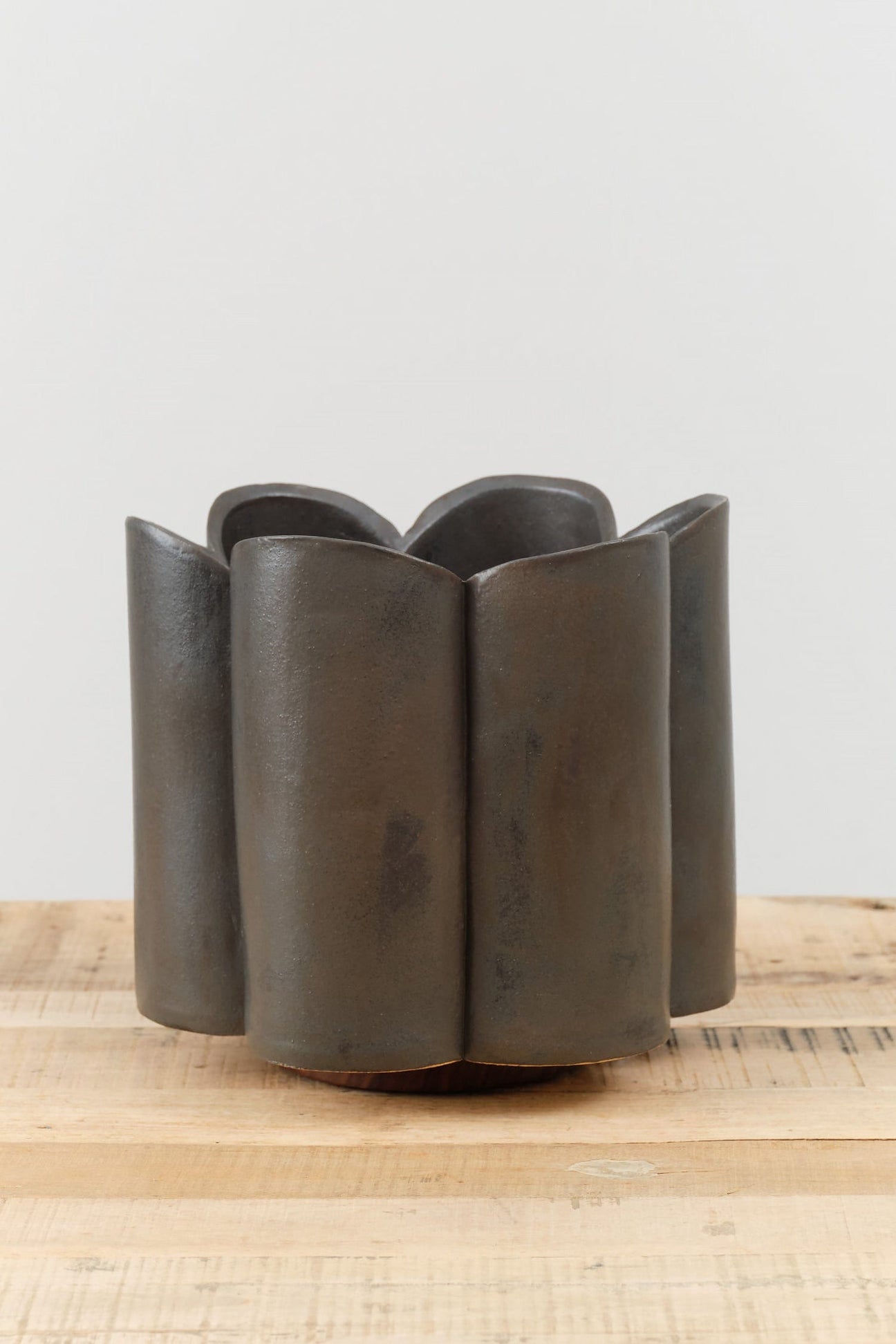 BZippy Short Scallop Vase in Iron Gate – Cedar & Hyde Mercantile